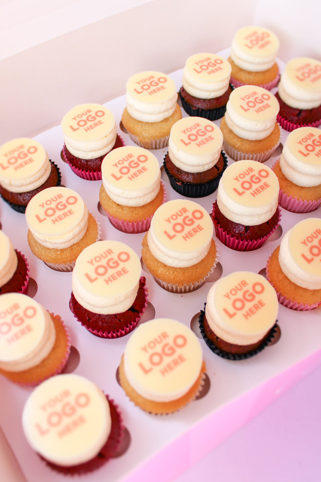 Pastel Branded MINI Cupcakes met logo - Cupcakes met eetbaar logo – The ...